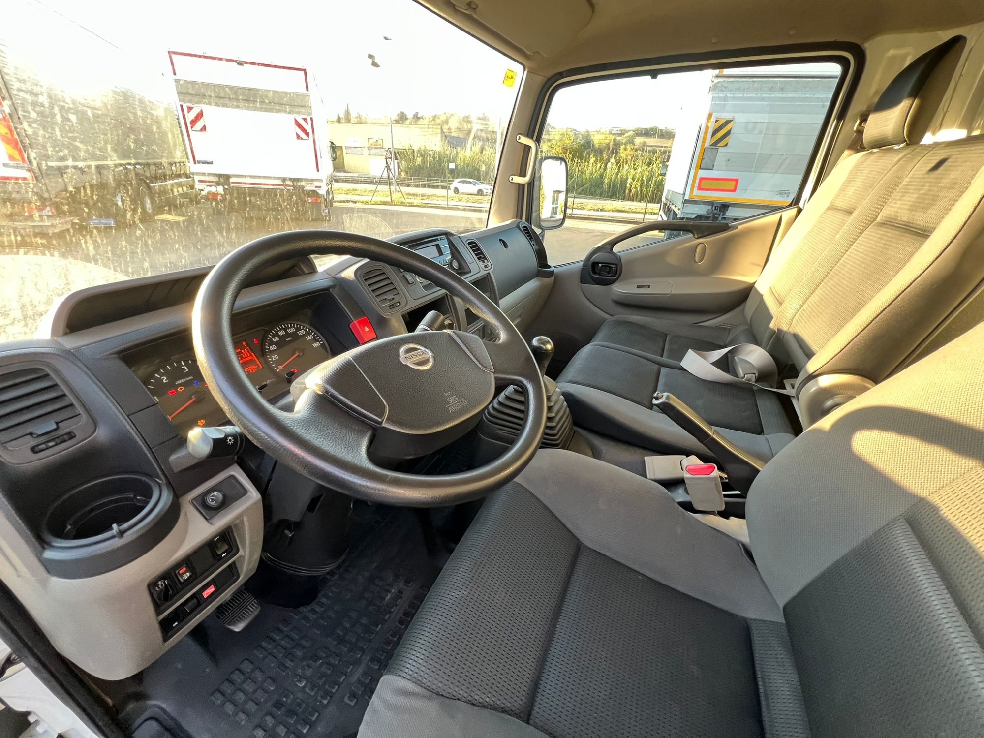 NISSAN CABSTAR NT400 35.12 E5 (Tipper) rabert trucks